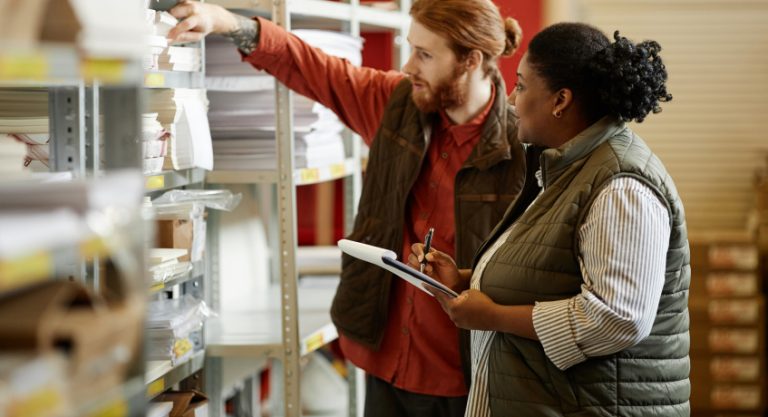 Fast Moving dan Slow Moving: Arti dan Perbedaannya dalam Stok