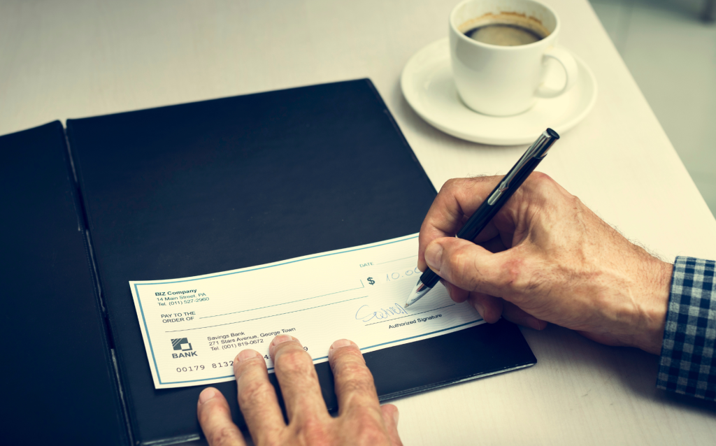 Apa itu Outstanding Check, Dampak, dan Contoh Kasusnya?