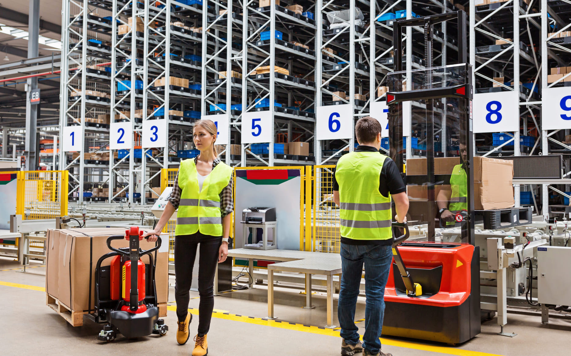 Tugas Operator Gudang dan Gaji yang Diterima