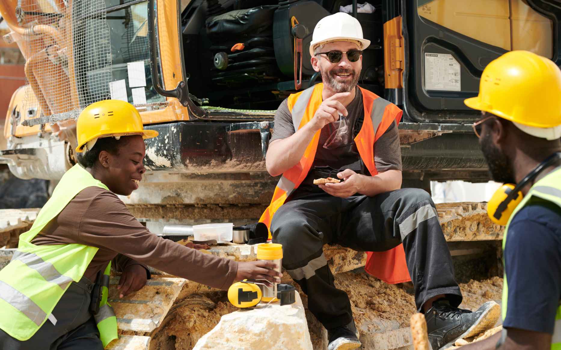 Cari Tahu Apa itu Sub Kontraktor, Peran & Contoh Profesinya