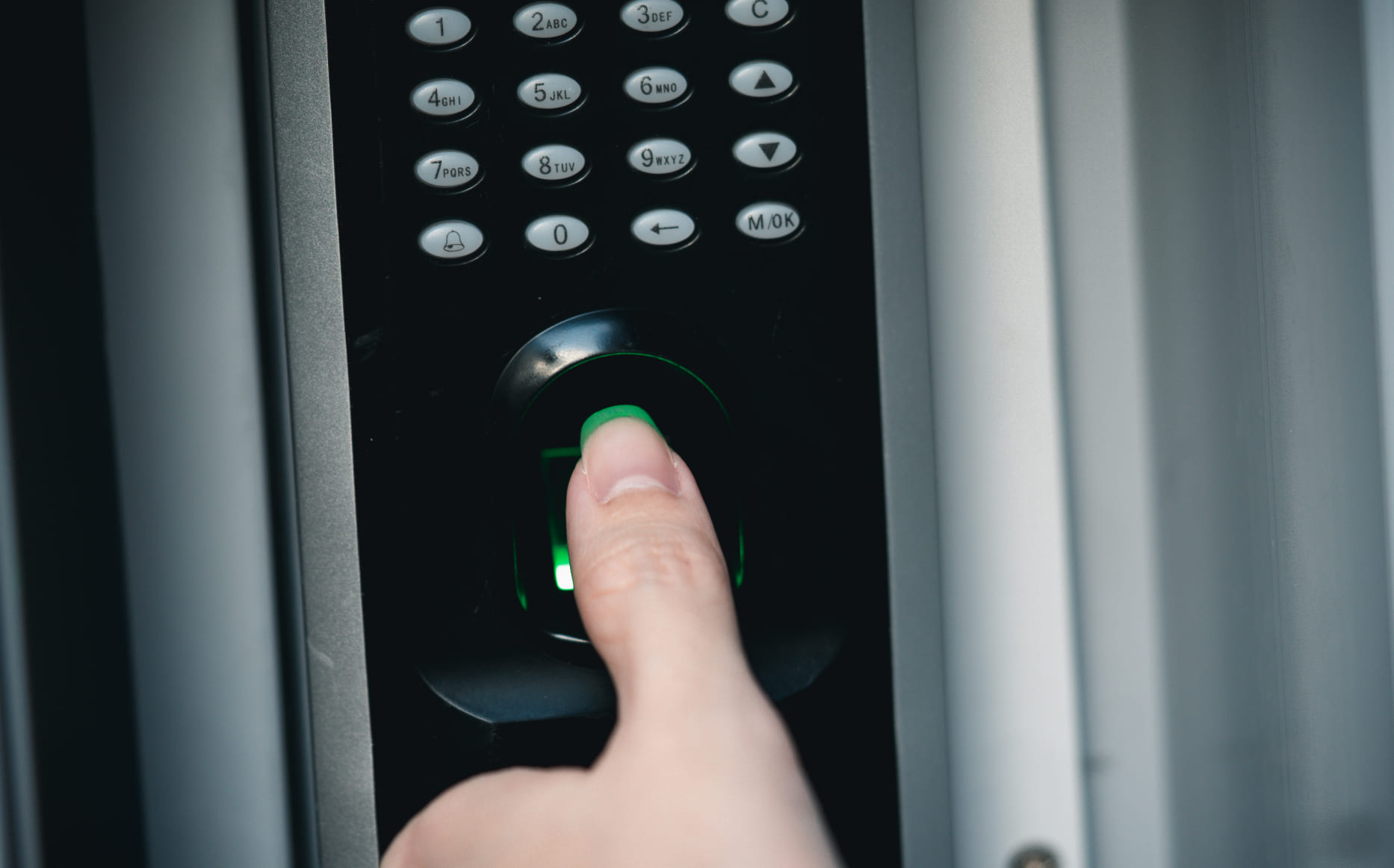 5 Alat Absensi Karyawan yang Mudahkan Pencatatan Kehadiran